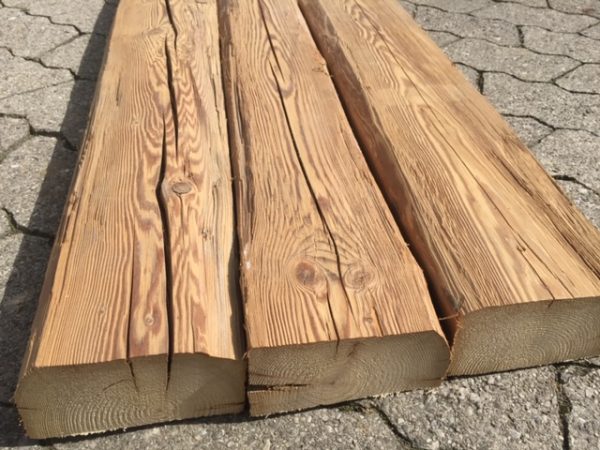 Altholz Balken handgehackt | BS-Holzdesign