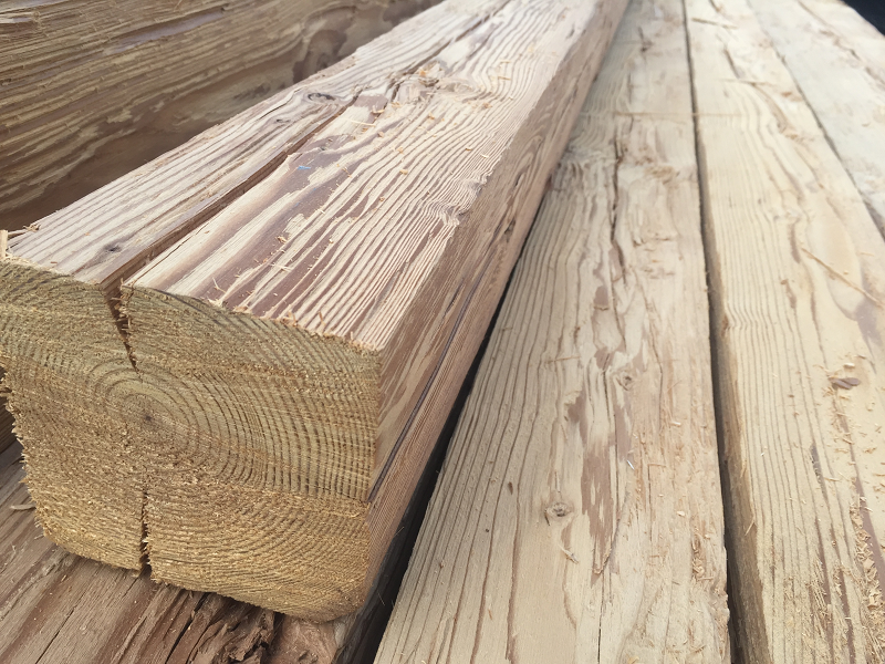 Altholz Balken handgehackt | BS-Holzdesign